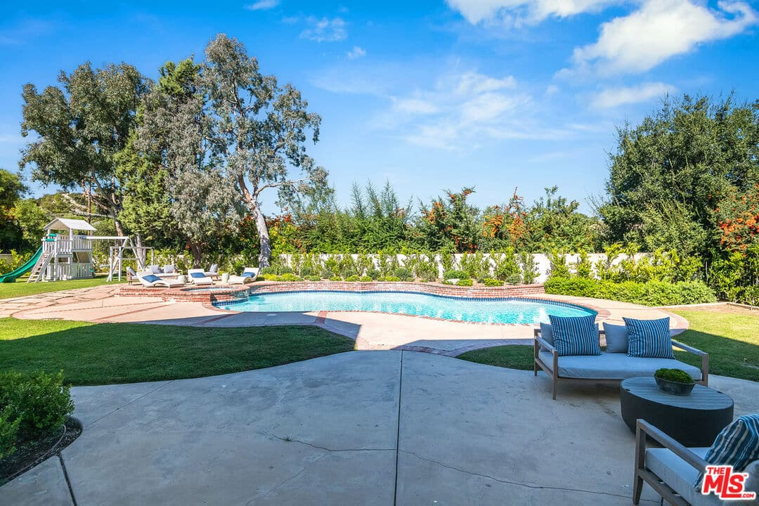 Calabasas Traditional Pool Home - Calabasas Realtor